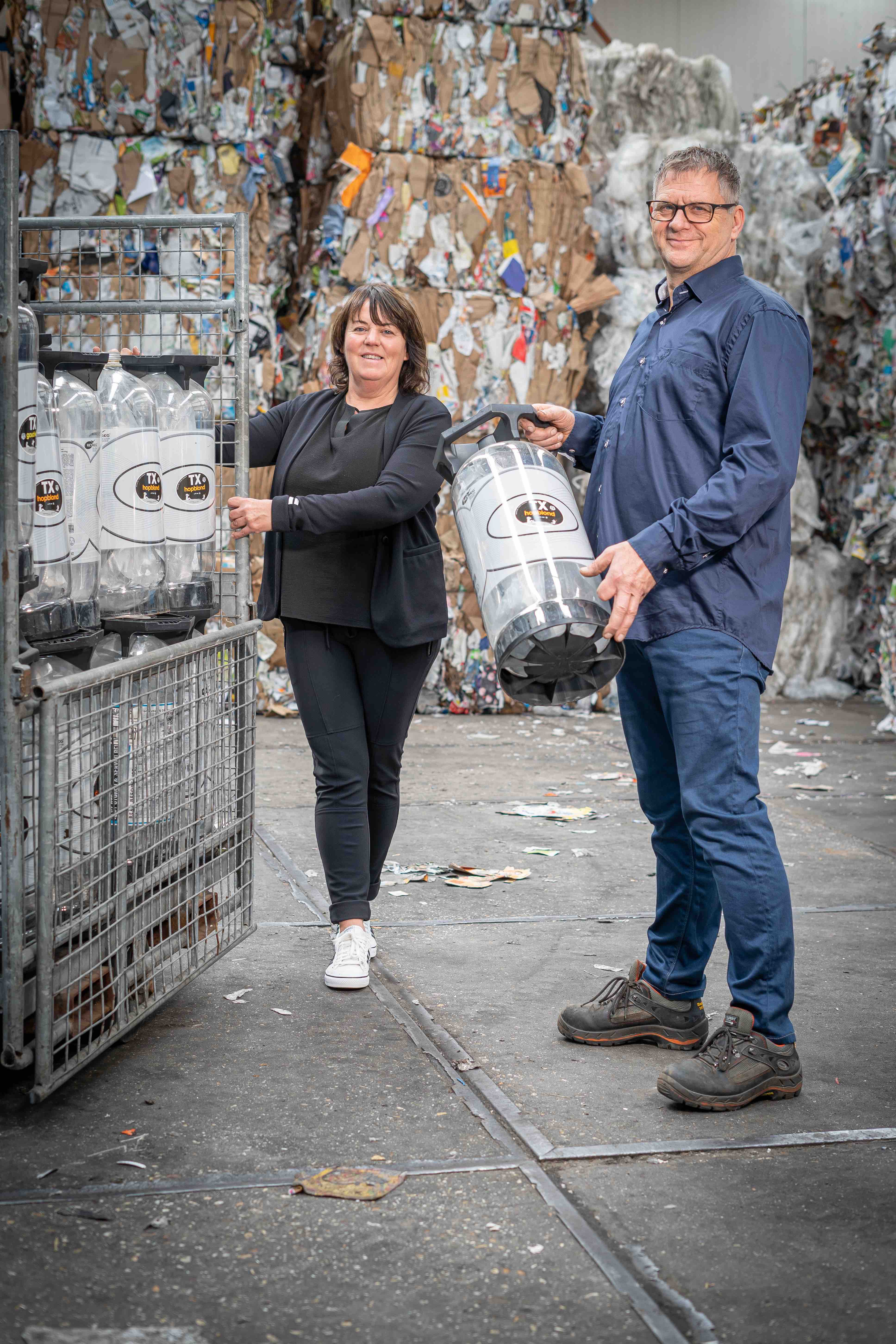 Aad en Anja van Amsing Recycling doen het nog steeds niet voor het geld ...